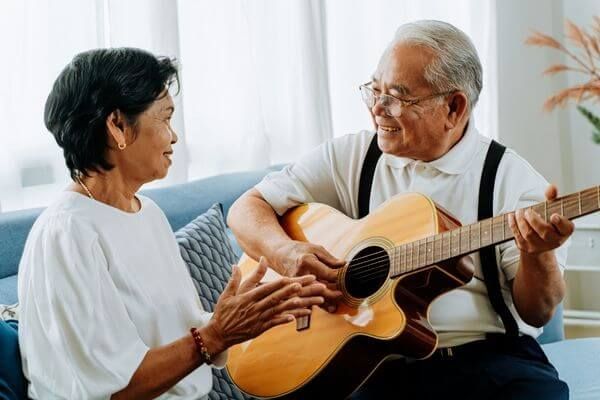 5 guitar tips for older beginners